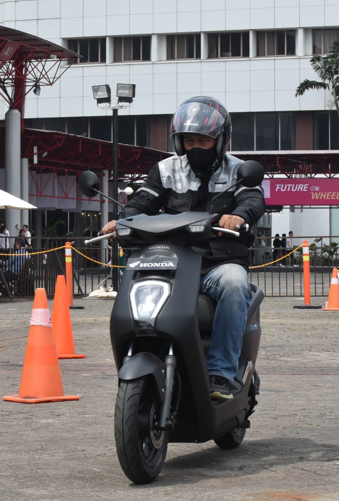 Ratusan Pengunjung PEVS Test Ride Motor EM1 e:, Motor Listrik Honda ...